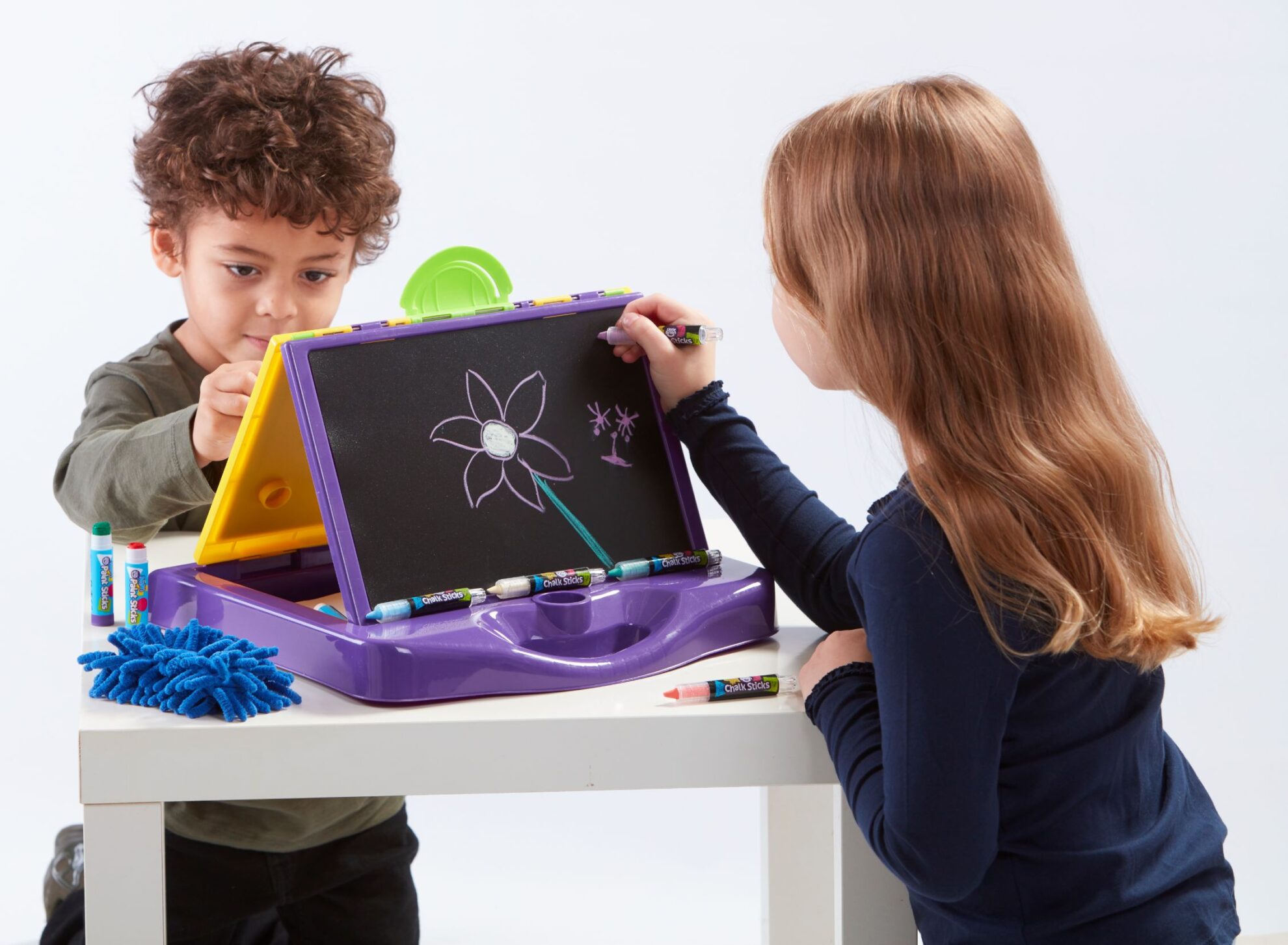 MINI Art Station - Little Brian